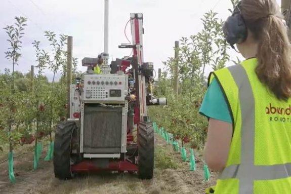 Apple orchardists pick robotics to ease harvest woes